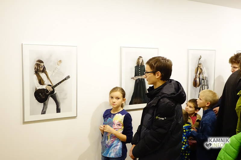 Glasbeno-fotografska (med)igra otrok in Egona Bajta